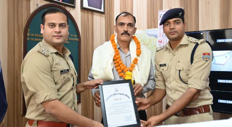 एएसआई कान्ता प्रसाद बडोला ने ली ऐच्छिक सेवानिवृत्ति, दी भावभीनी विदाई ...